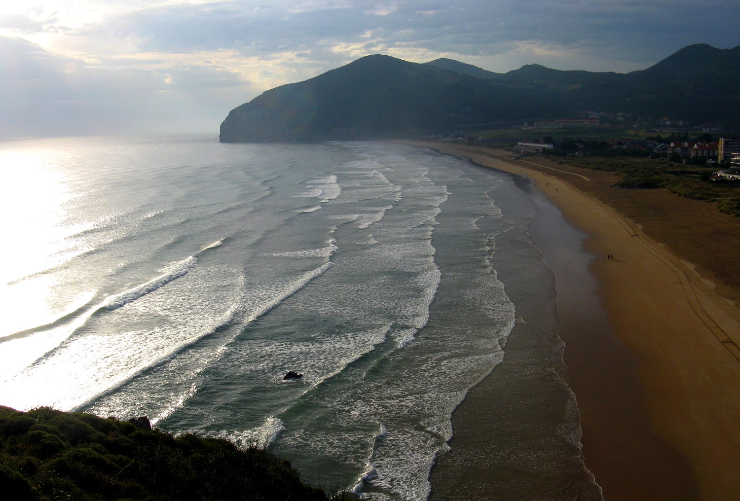 Las 7 playas de Cantabria más visitadas por los surfistas