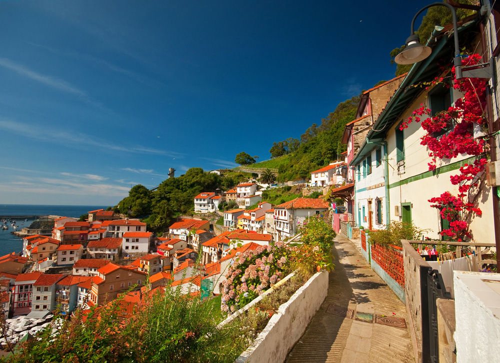 El encanto colorido de Cudillero