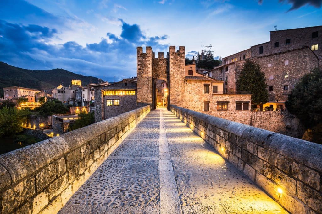 5 razones para visitar Besalú, el pueblo medieval de Girona - EscapadaRural