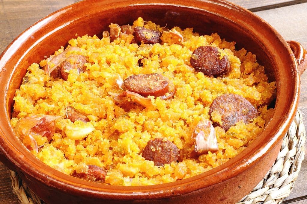 Las migas extremeñas, una delicatessen popular - EscapadaRural