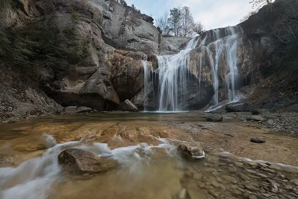 Qué ver en Vidrà: castillos, cascadas y un santuario que parece tocar ...