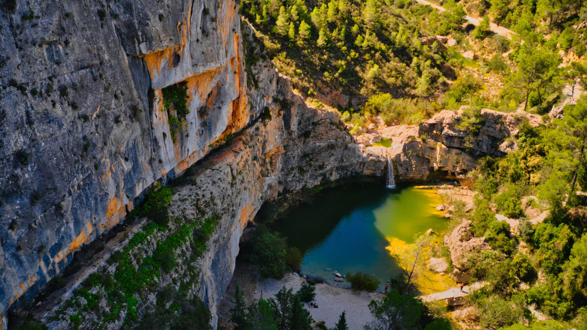 Ruta por el barranco de la Encantada: entre pocas y cascadas