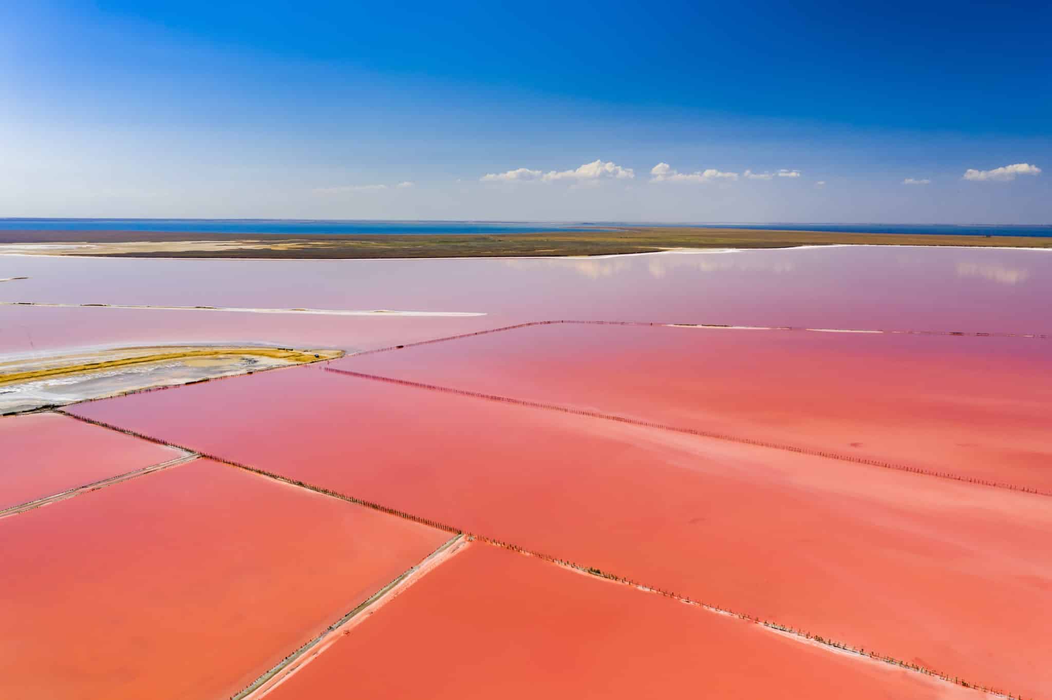 5 lagos de colores (y sus causas) en España