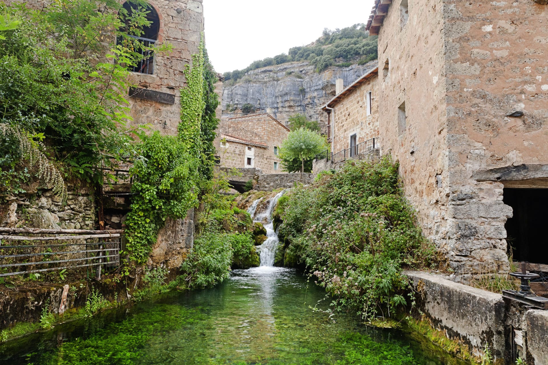 Qué ver en Orbaneja del Castillo, el pueblo de las cascadas