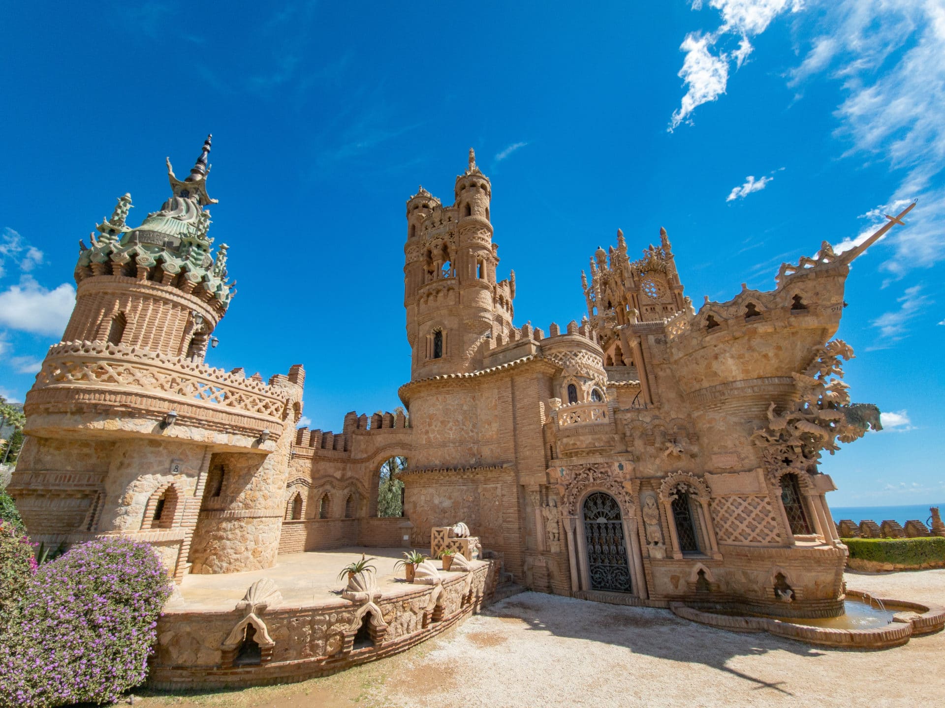 La iglesia más pequeña del mundo está en el castillo de Colomares