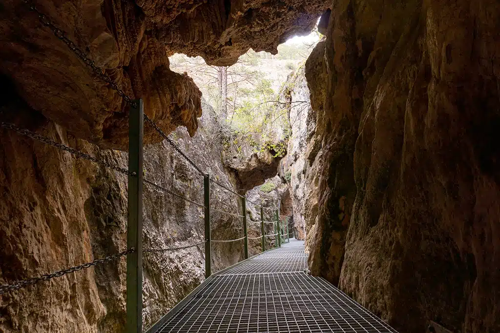 Ruta por las pasarelas de Calomarde: puentes colgantes entre cañones y ...