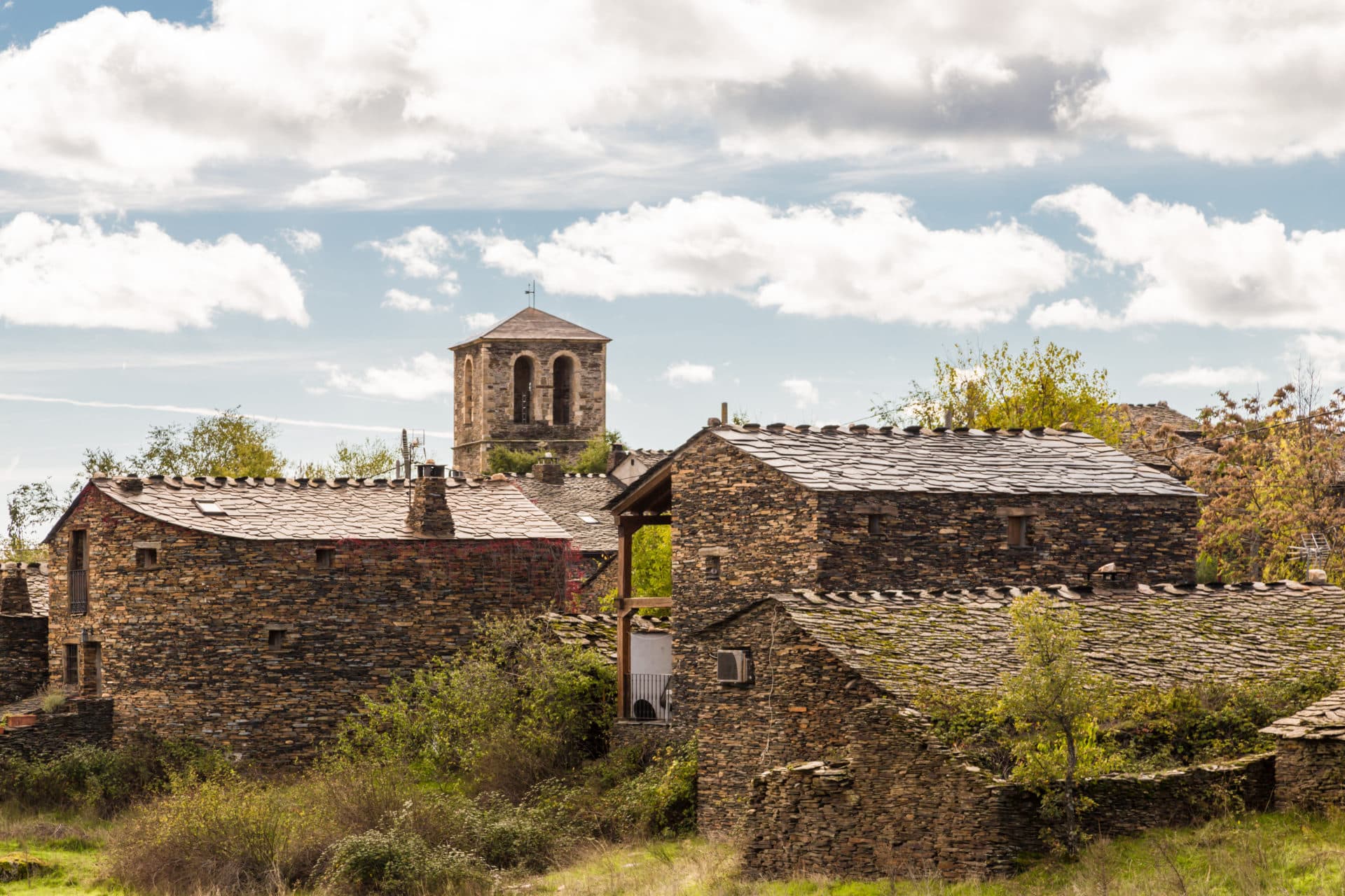 Campillo de Ranas, el pueblo de las bodas LGTBI