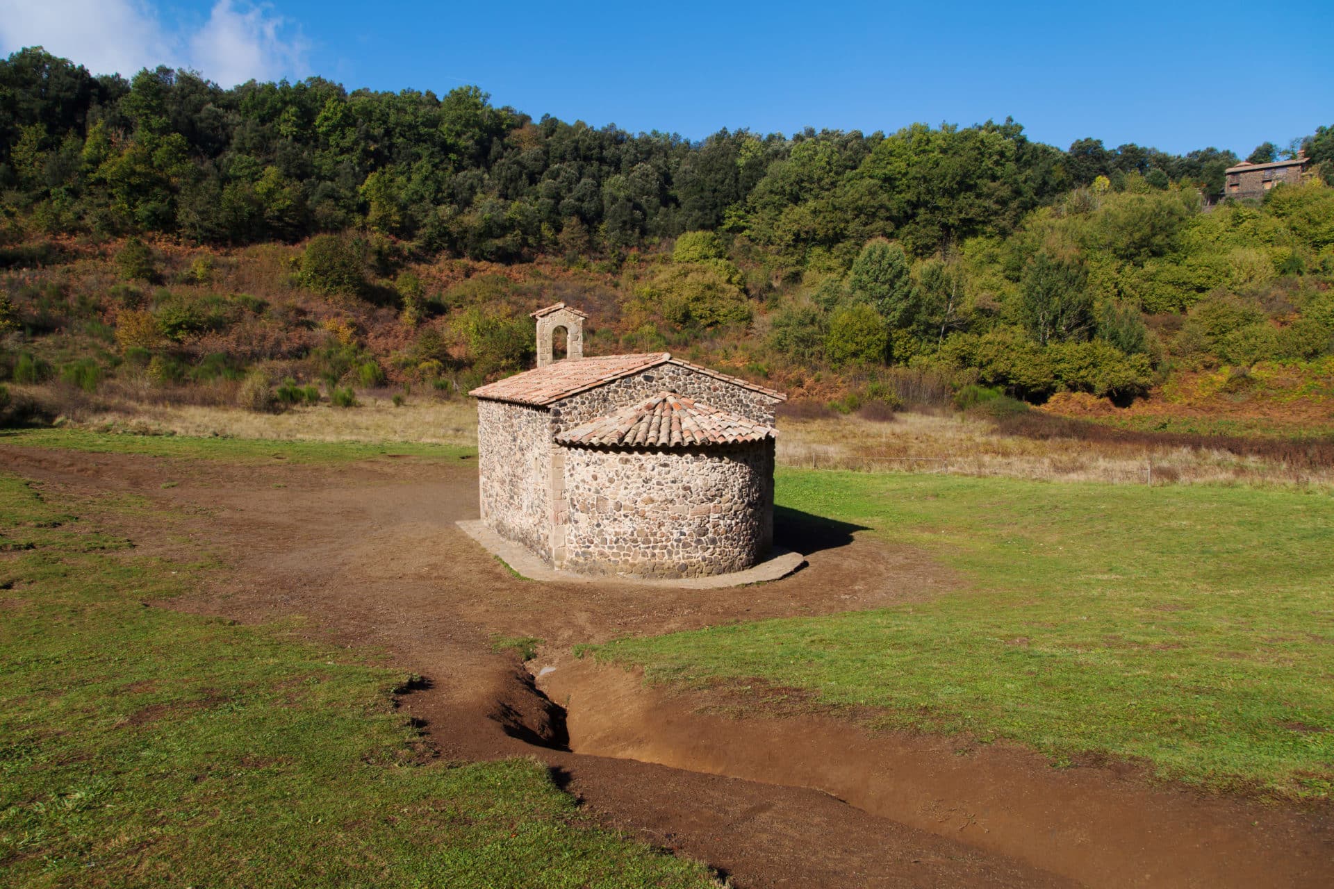 Santa Margarida de Sacot, la ermita que se edificó en un volcán de La ...