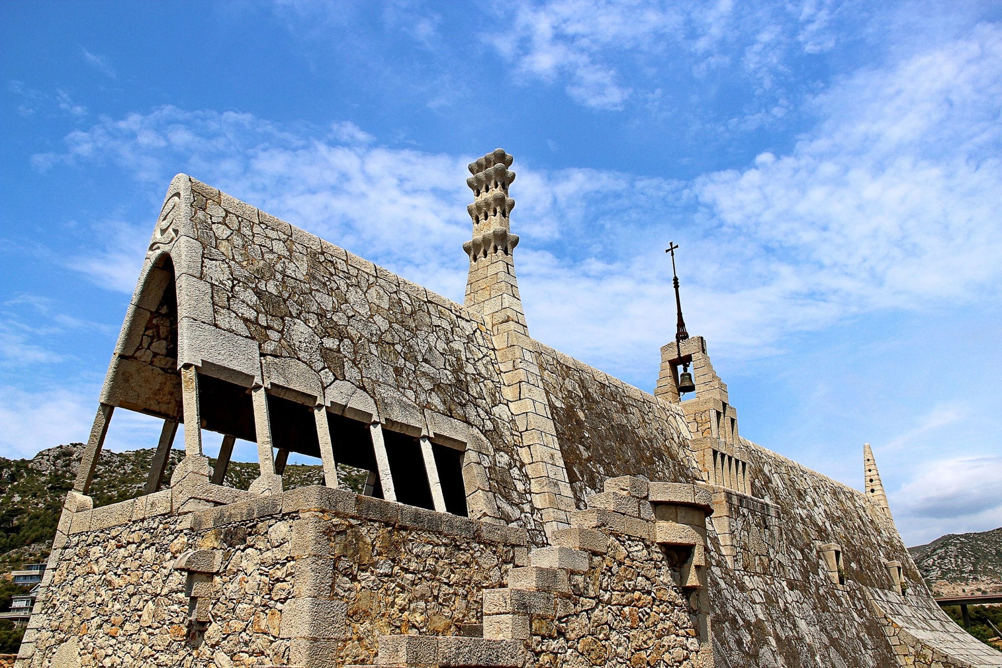 Las bodegas Güell, un tesoro arquitectónico firmado por Gaudí