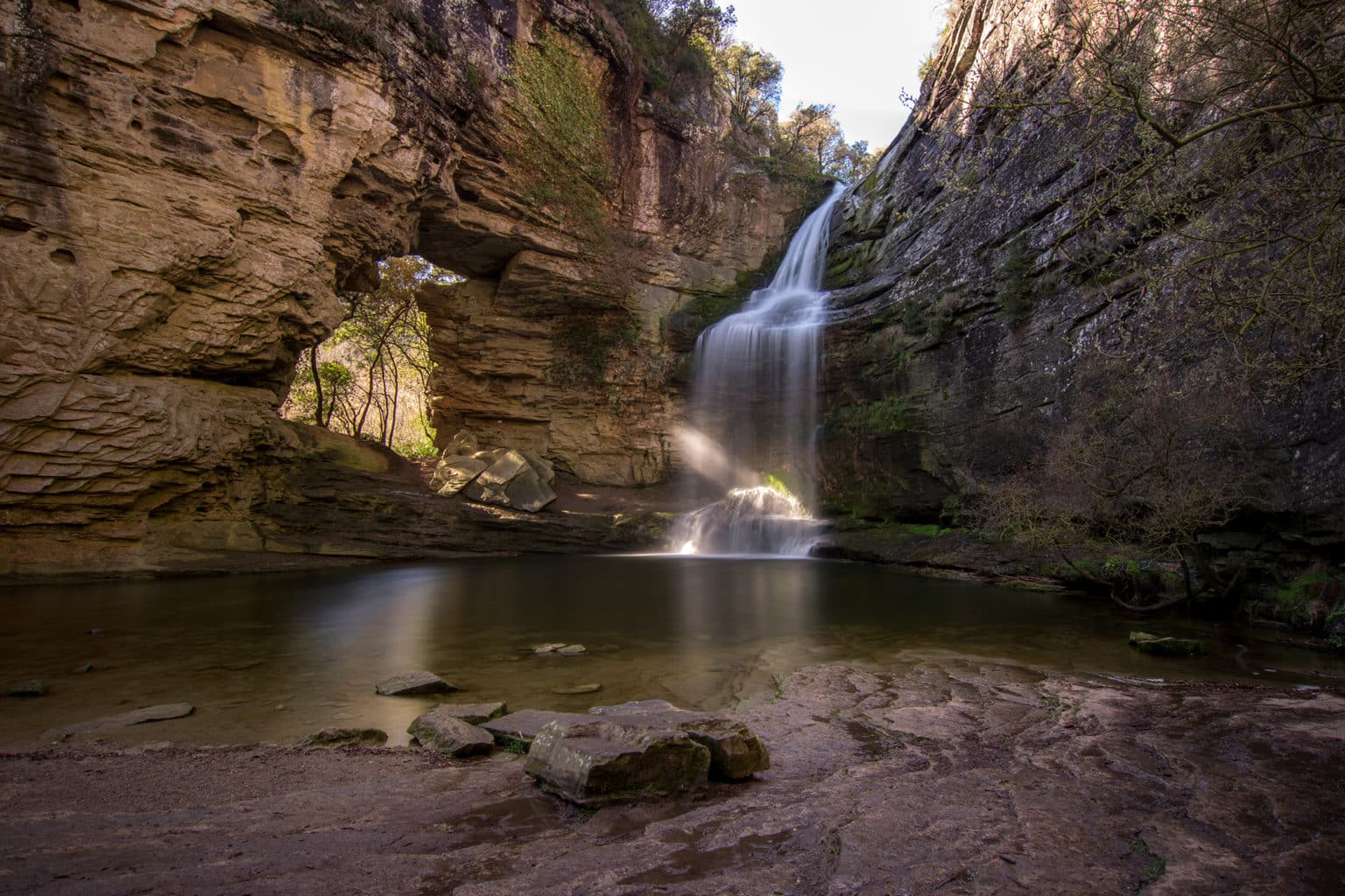 La Foradada de Cantonigròs: la cascada a la que se accede por un "agujero"