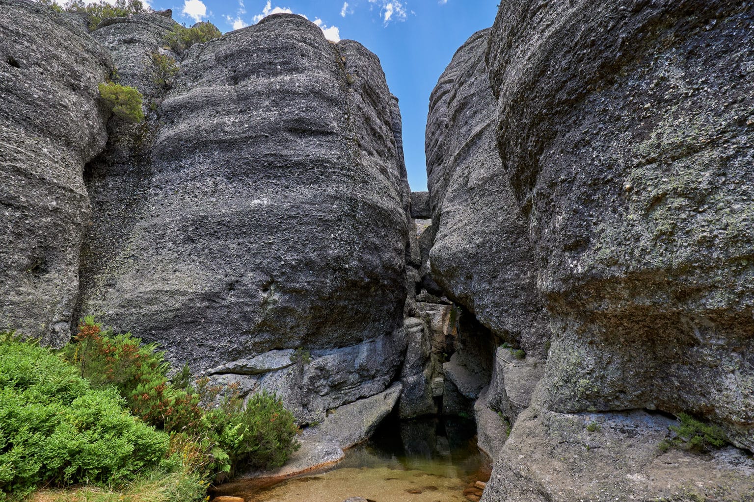 Las Calderas de Neila: marmitas de gigante escondidas en la naturaleza