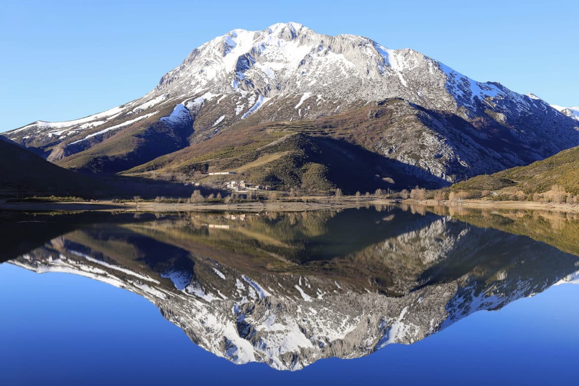 4 rutas por la Montaña Palentina: robles, tejos y lagos glaciares