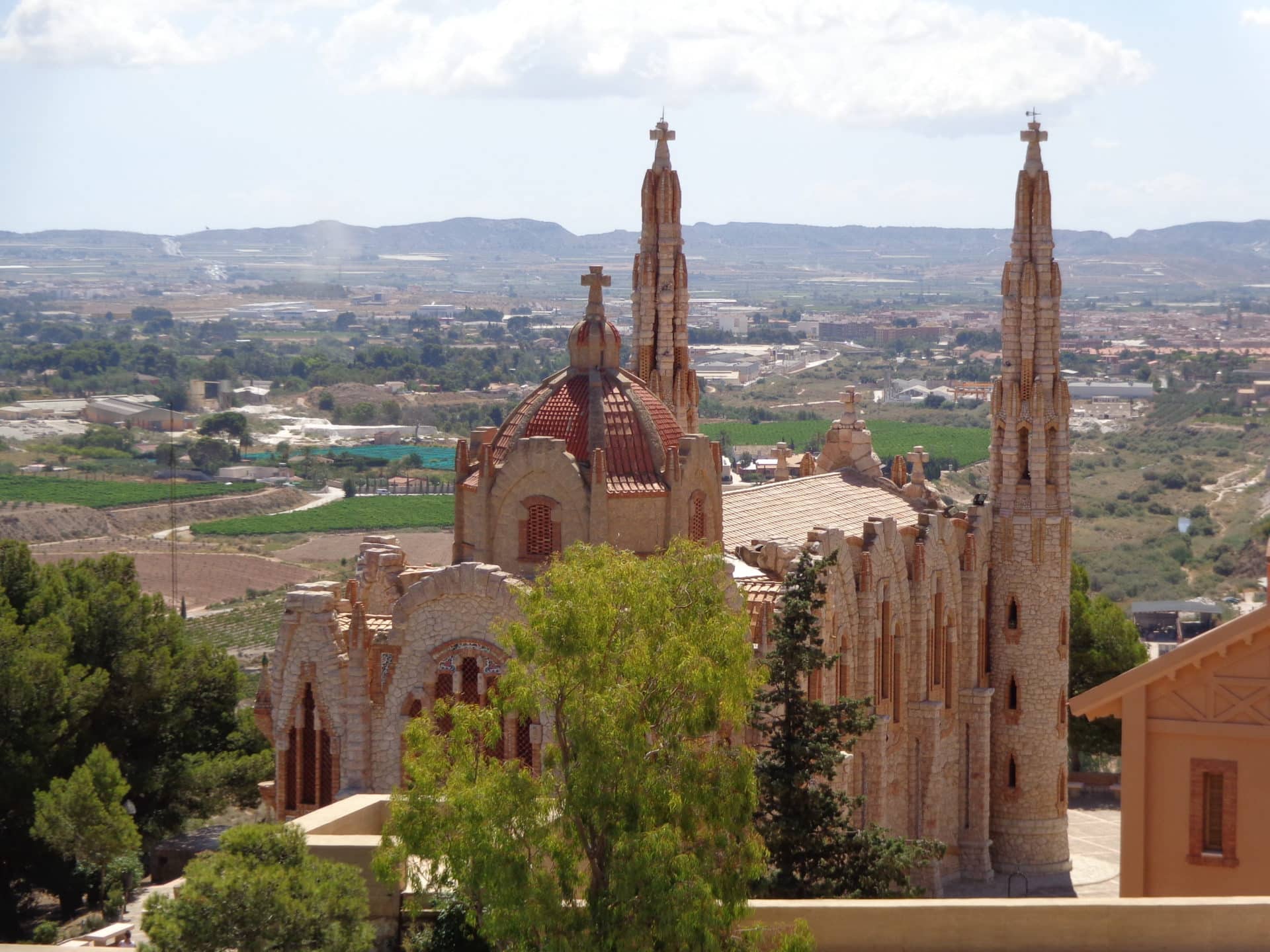 La pequeña Sagrada Familia de Novelda, un reflejo de Gaudí en Alicante