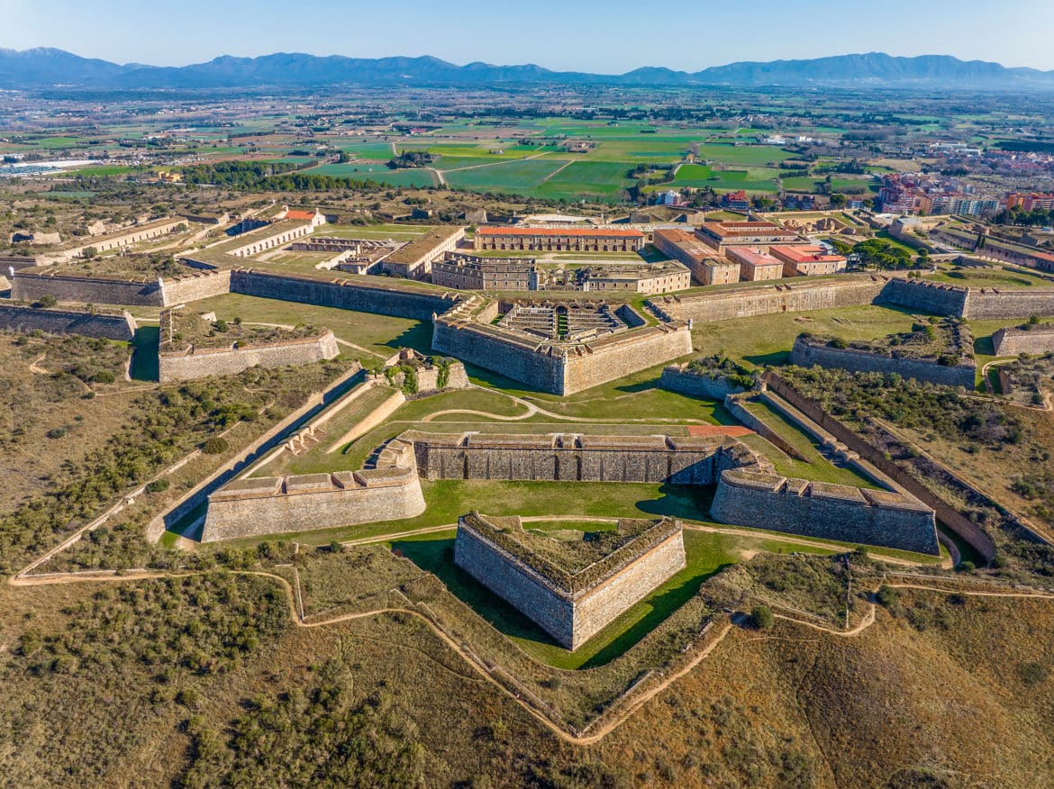 El imponente castillo donde se reunieron las Cortes republicanas por ...