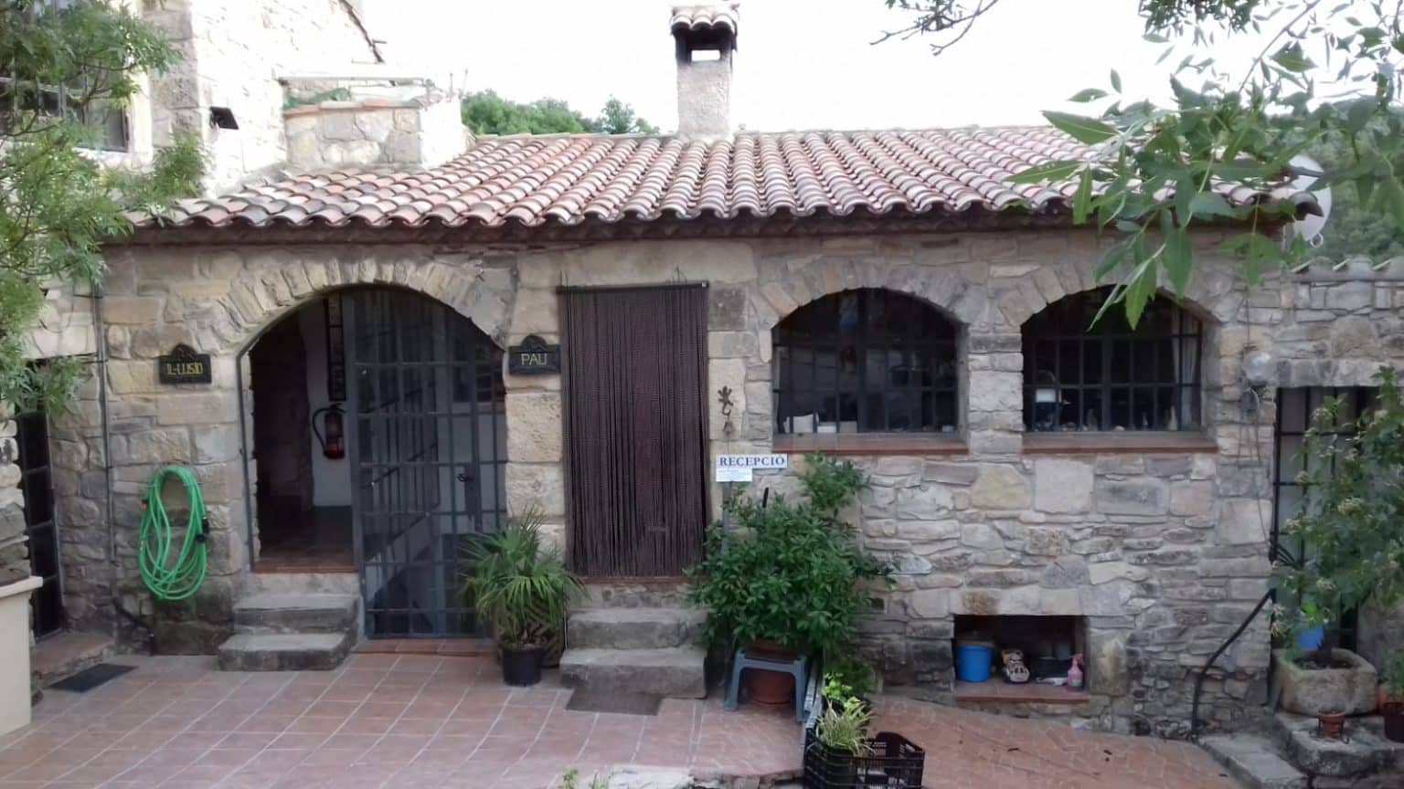 El Fonoll: una aldea abandonada reconvertida en pueblo naturista