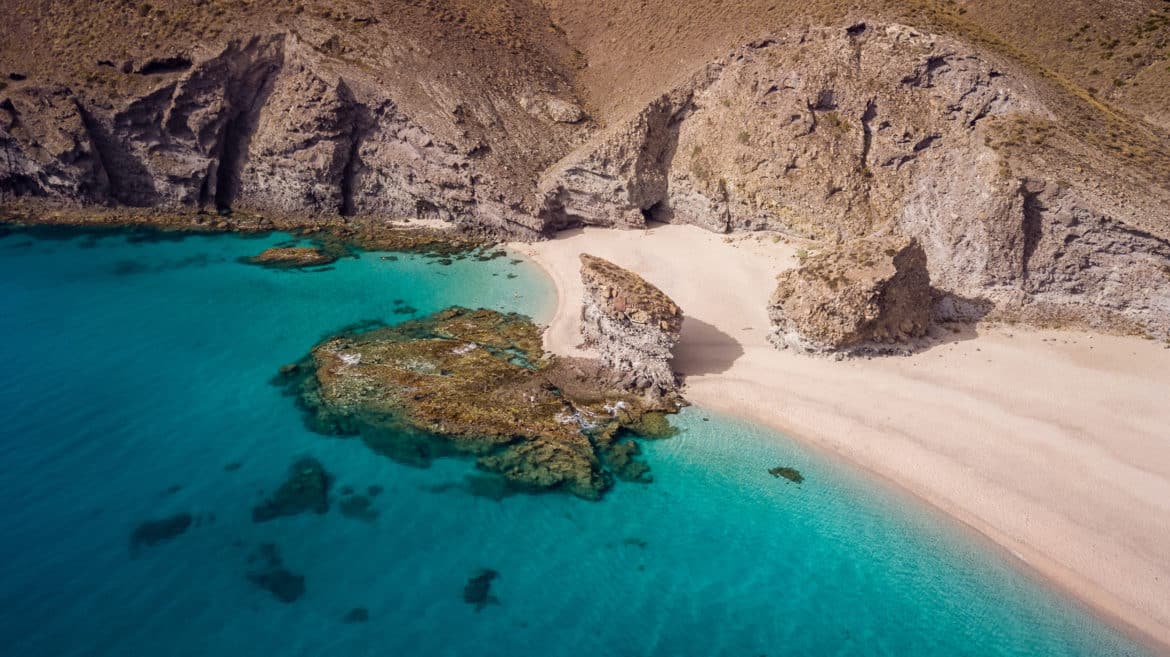 7 playas en España con aguas cristalinas que recuerdan a lugares ...