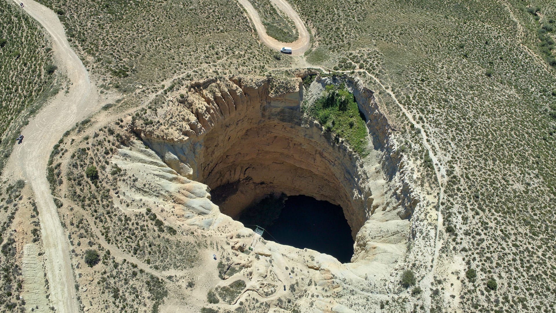 Un agujero en la Tierra: el pozo sin fondo español que es único en Europa